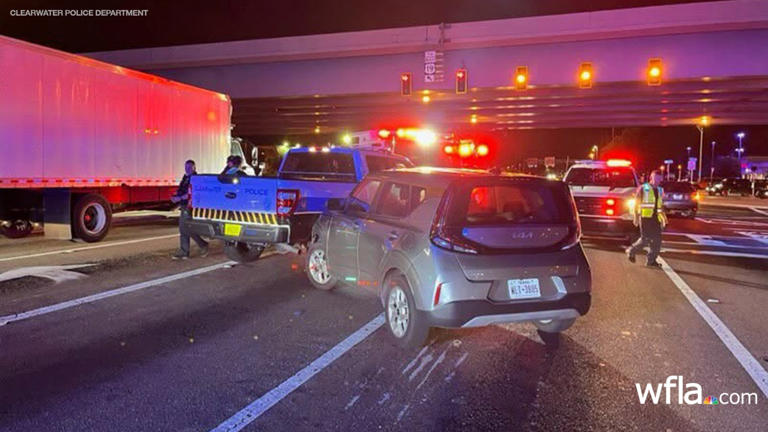 Florida man rams Clearwater police car, tells officers he did it on ...
