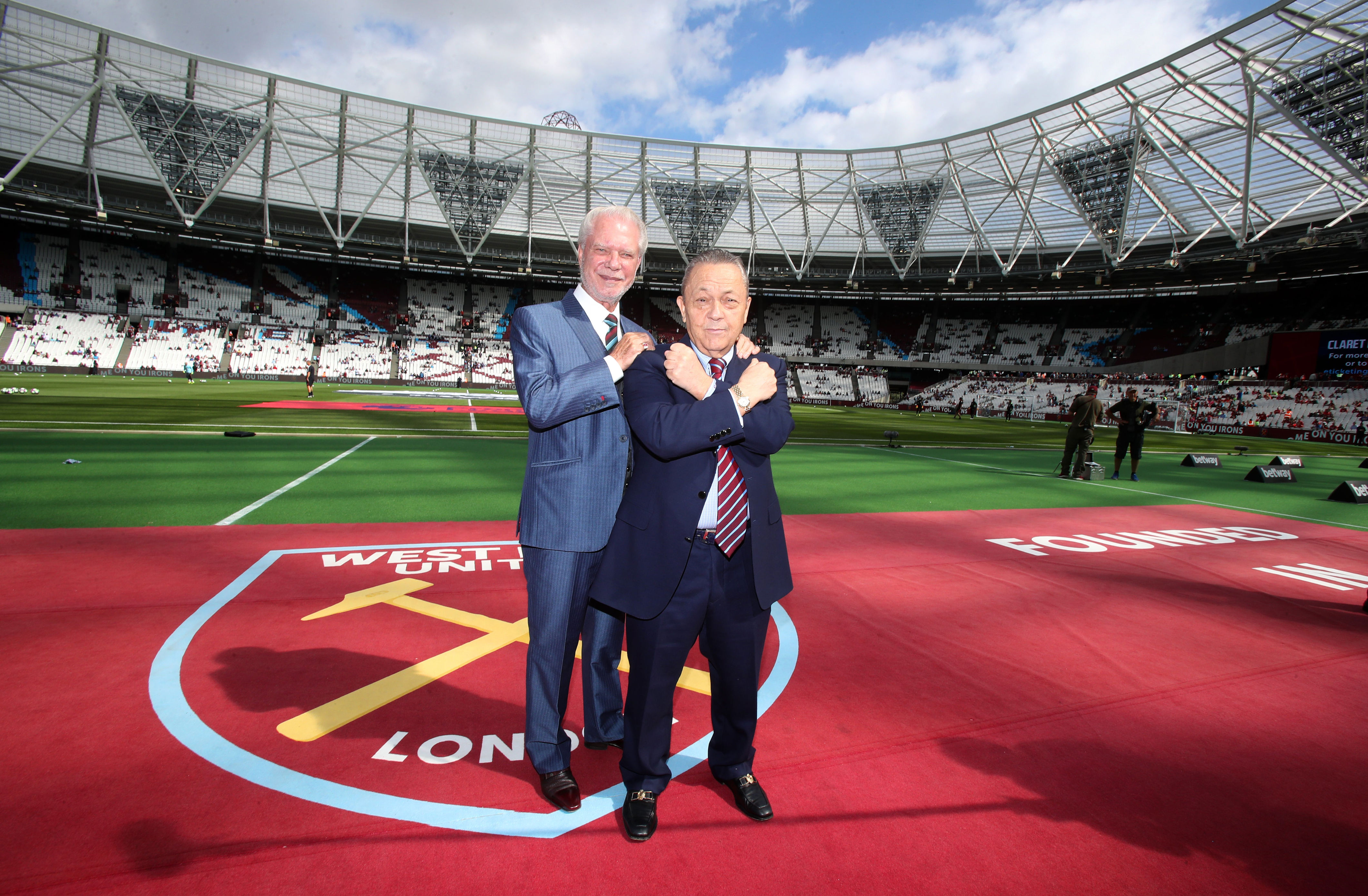 David Sullivan quits West Ham over 'serious historic allegations'