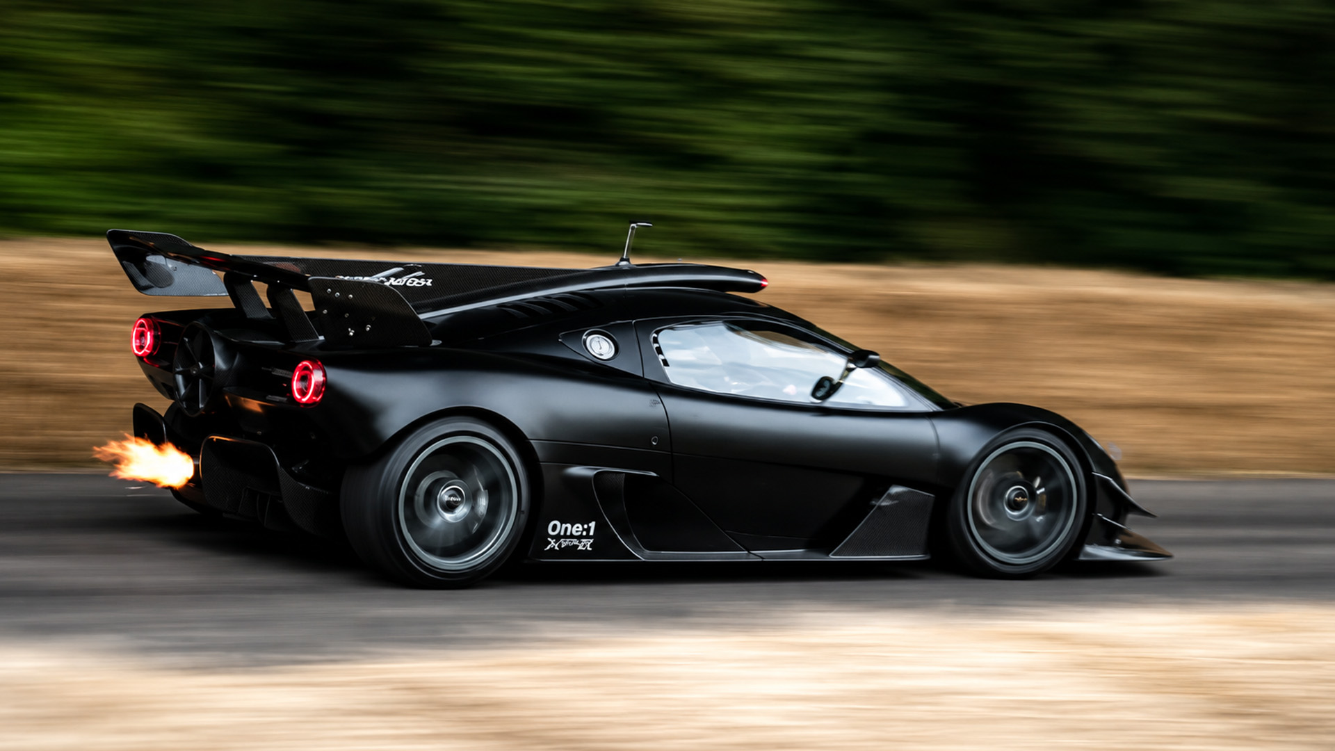 Gordon Murray T50s unleashes flames during fast circuit run