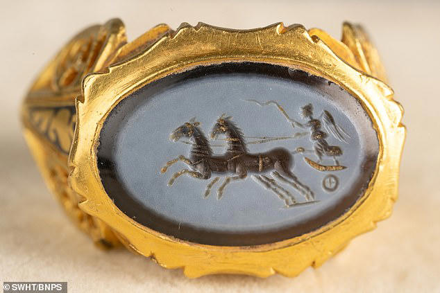 Metal detectorist pays off his mortgage after unearthing rare Roman ...