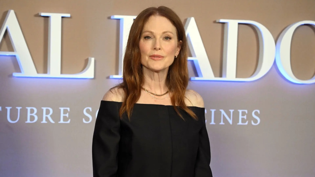 5 reasons why walking backwards is Julianne Moore's ultimate health secret