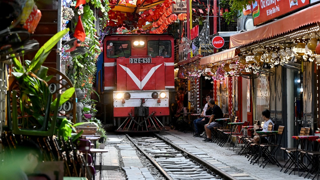 Vietnamese waiter defends Indian tourist in vegetarian meal row