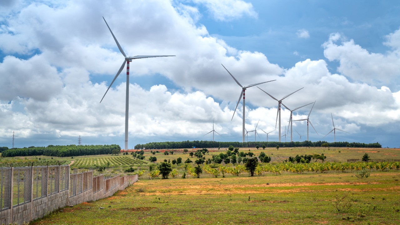US solar just passed wind as the nation’s biggest clean-power source ...