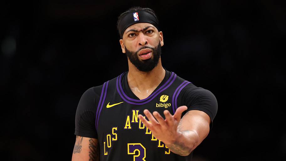 Lakers bringing back Anthony Davis remains a divisive idea for good reason