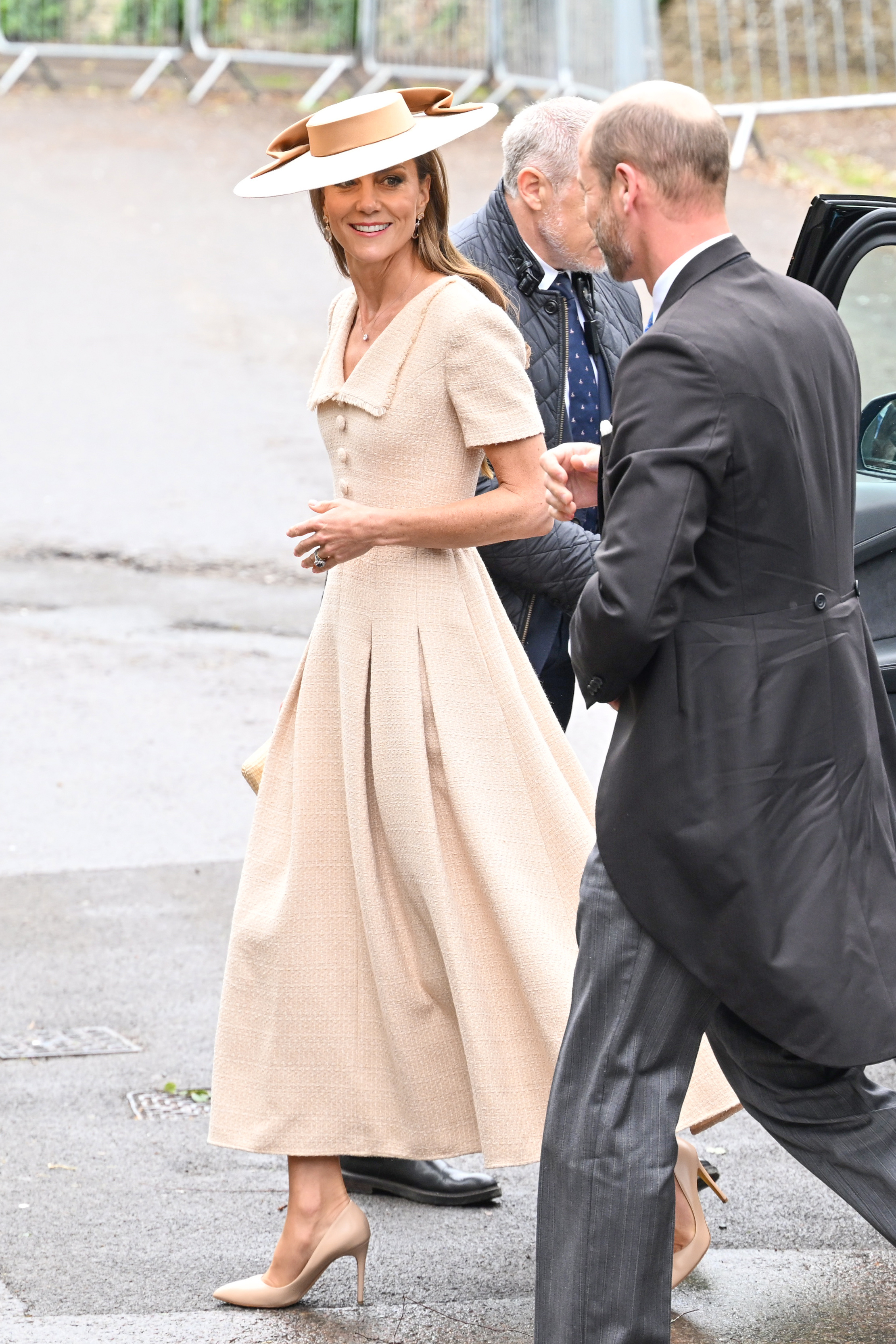 Queen Elizabeth’s grandson Peter Phillips marries fiancée Harriet ...