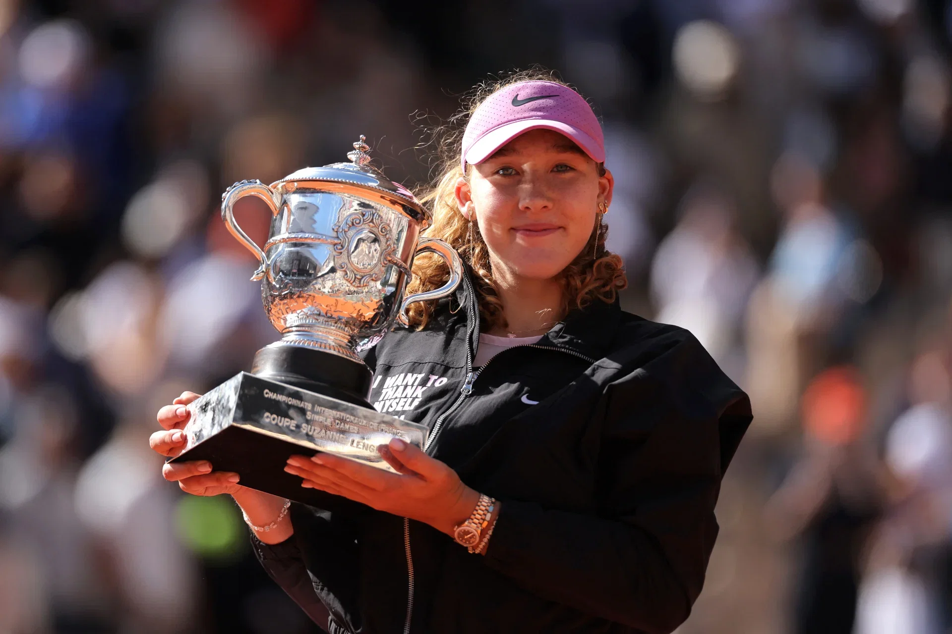 Russian flag incident disrupts Andreeva's Roland Garros victory ceremony