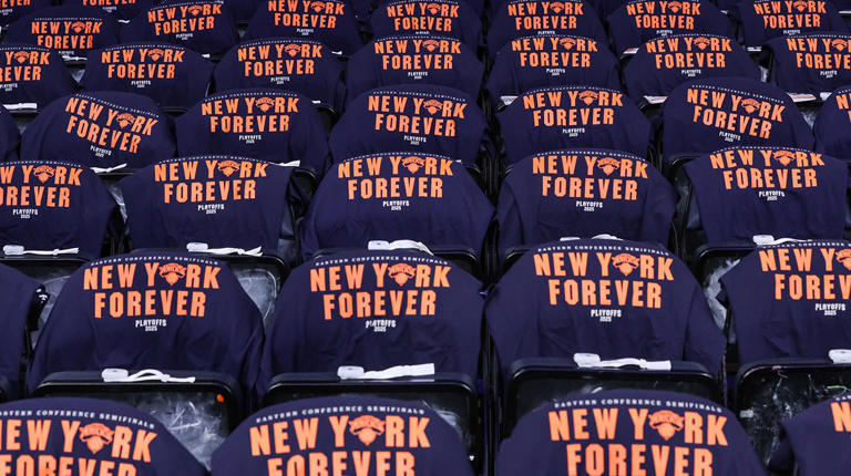 Knicks fans predictably go insane after Game 2 win over Spurs