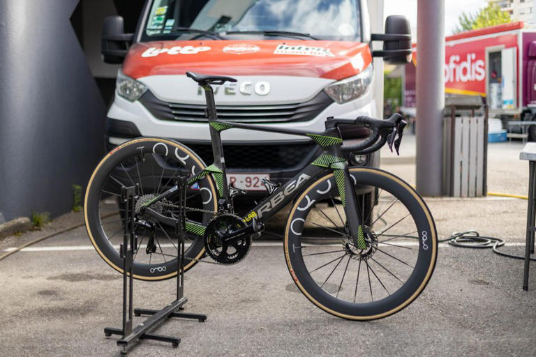 Prototype Orbea aero bike spotted ahead of the Tour Auvergne-Rhône ...