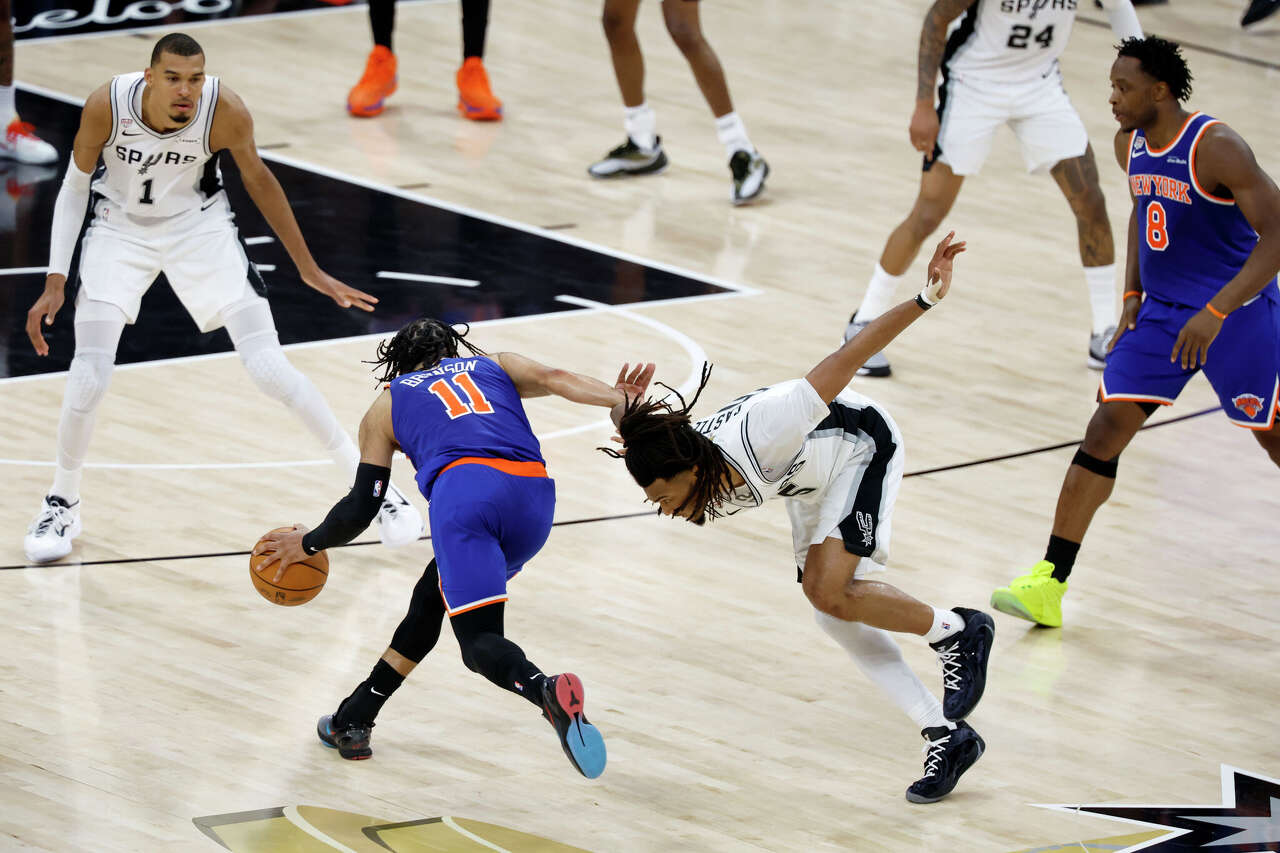 Knicks fans take over Frost Bank Center after Spurs slip to the Knicks