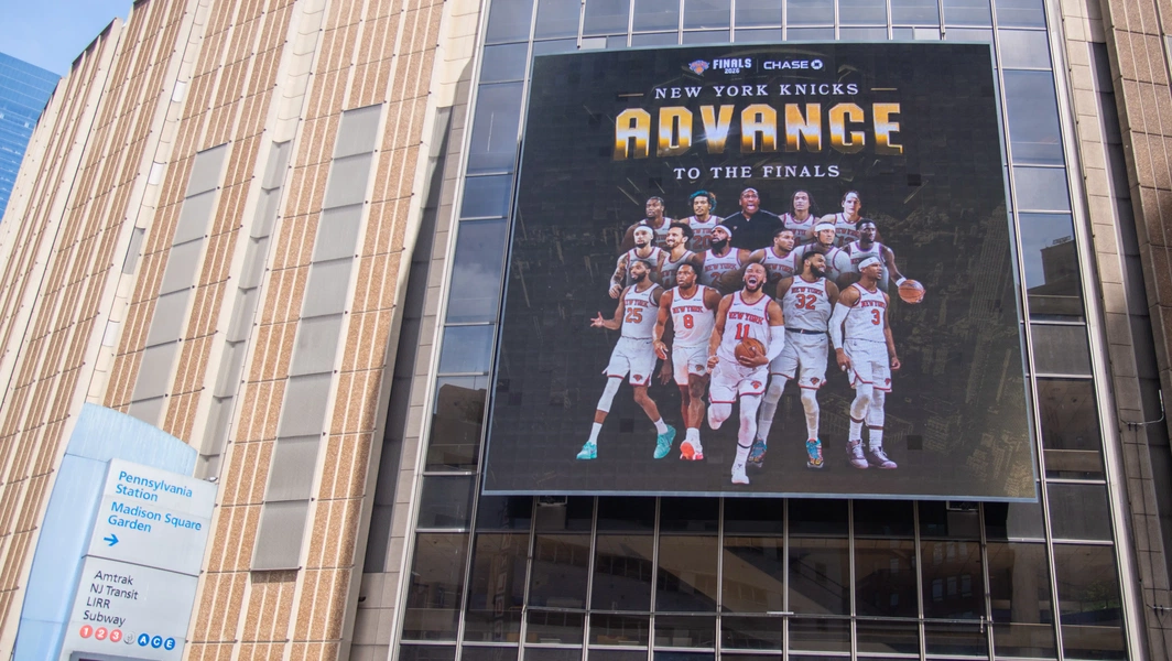 Knicks eye sweep as Spurs face historic Game 3 test