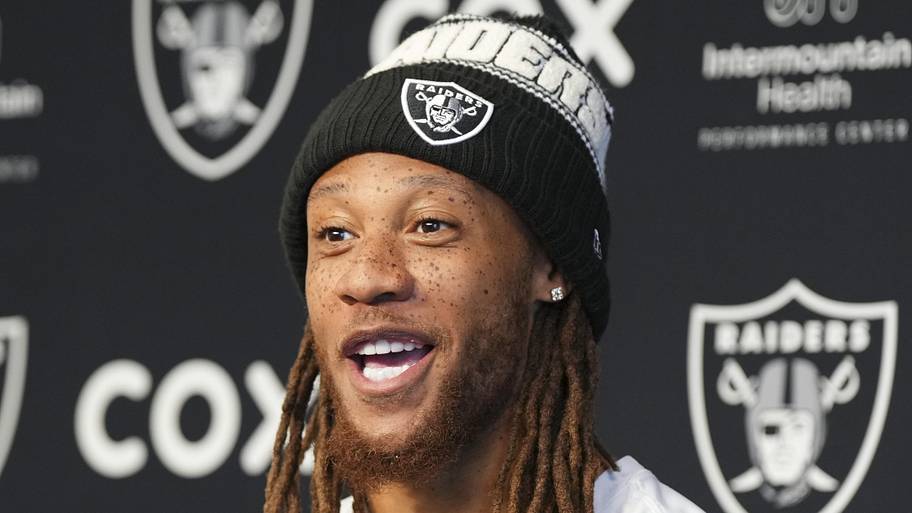Raiders veteran is quickly becoming a leader for group that badly needs it