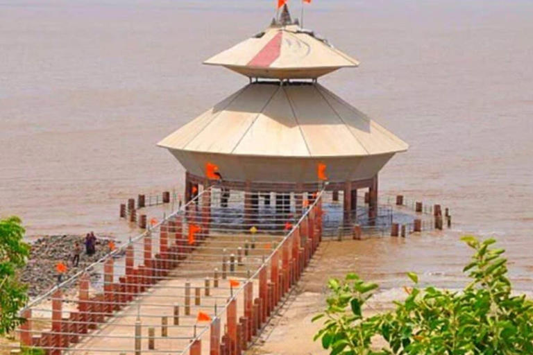 One of India’s strangest roads only exists for a few hours at a time