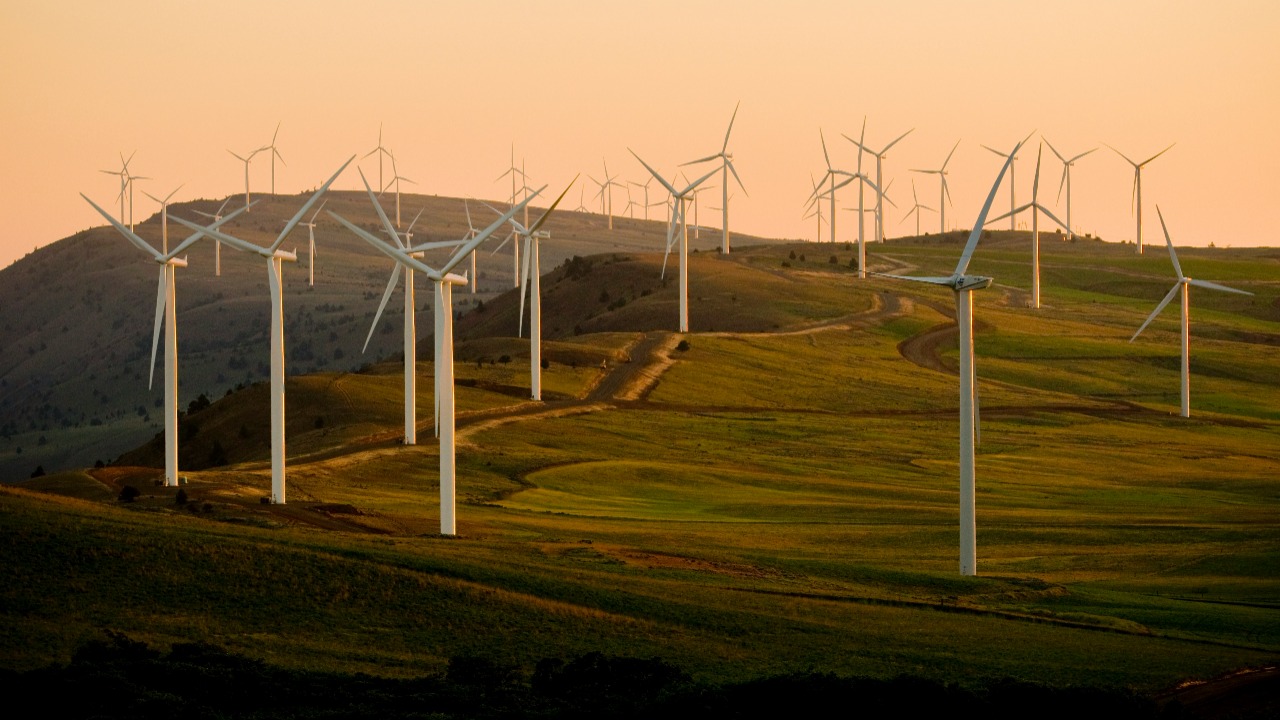 Texas now holds 96.4 gigawatts of clean power, nearing the 100-gigawatt ...