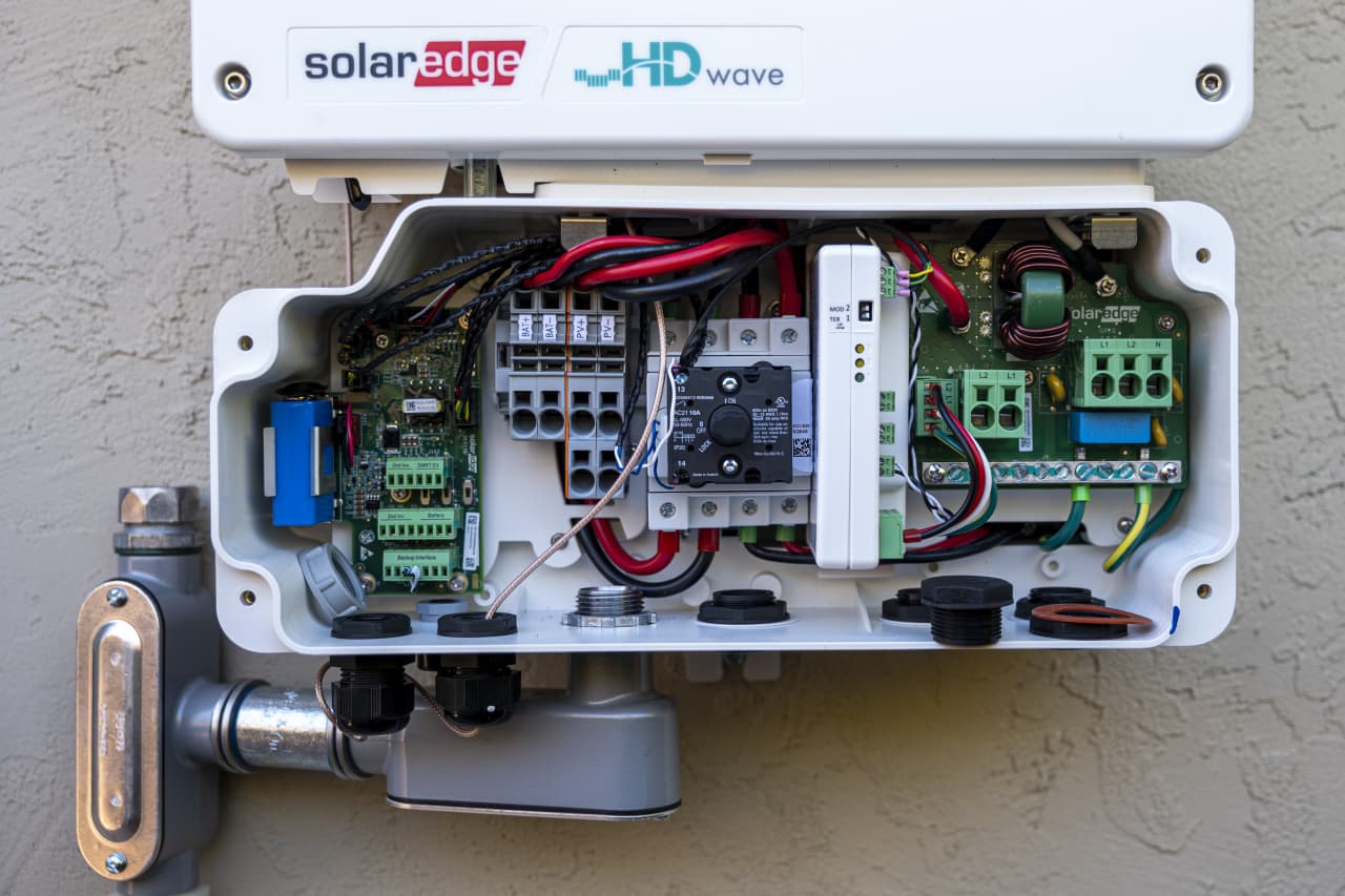The jobs report hit solar and AI stocks. Here’s who can handle higher ...