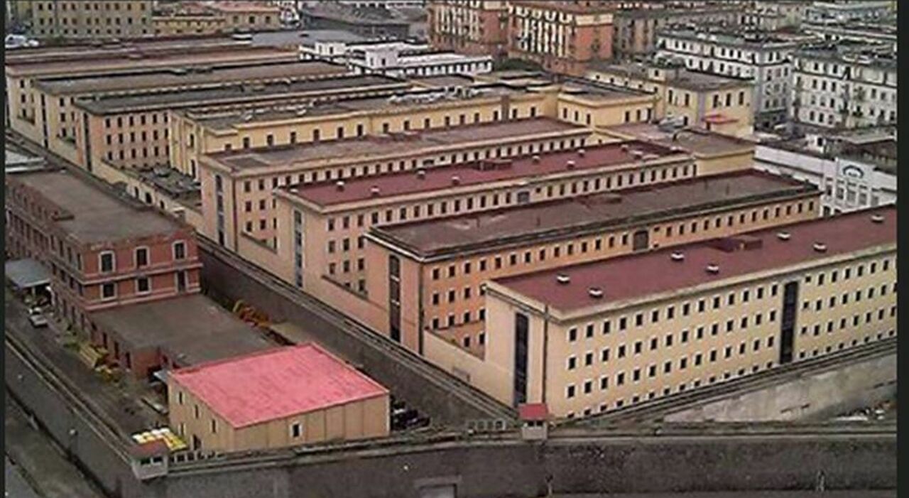 Napoli, nel carcere di Poggioreale sequestrati 850 grammi di droga ...