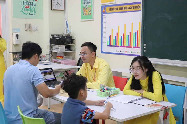 Phụ huynh xin xem bếp ăn bán trú khi chọn trường vào lớp 1 cho con