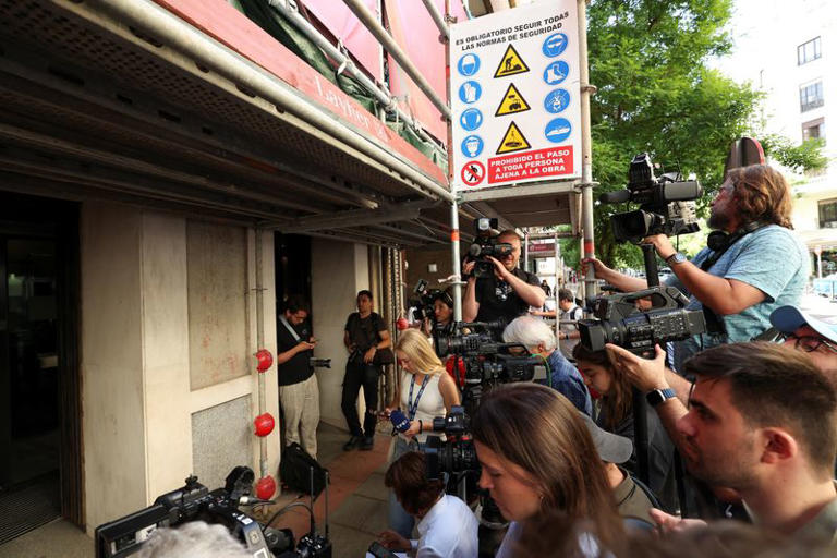 Spanish police enter Socialist Party's HQ in payments probe