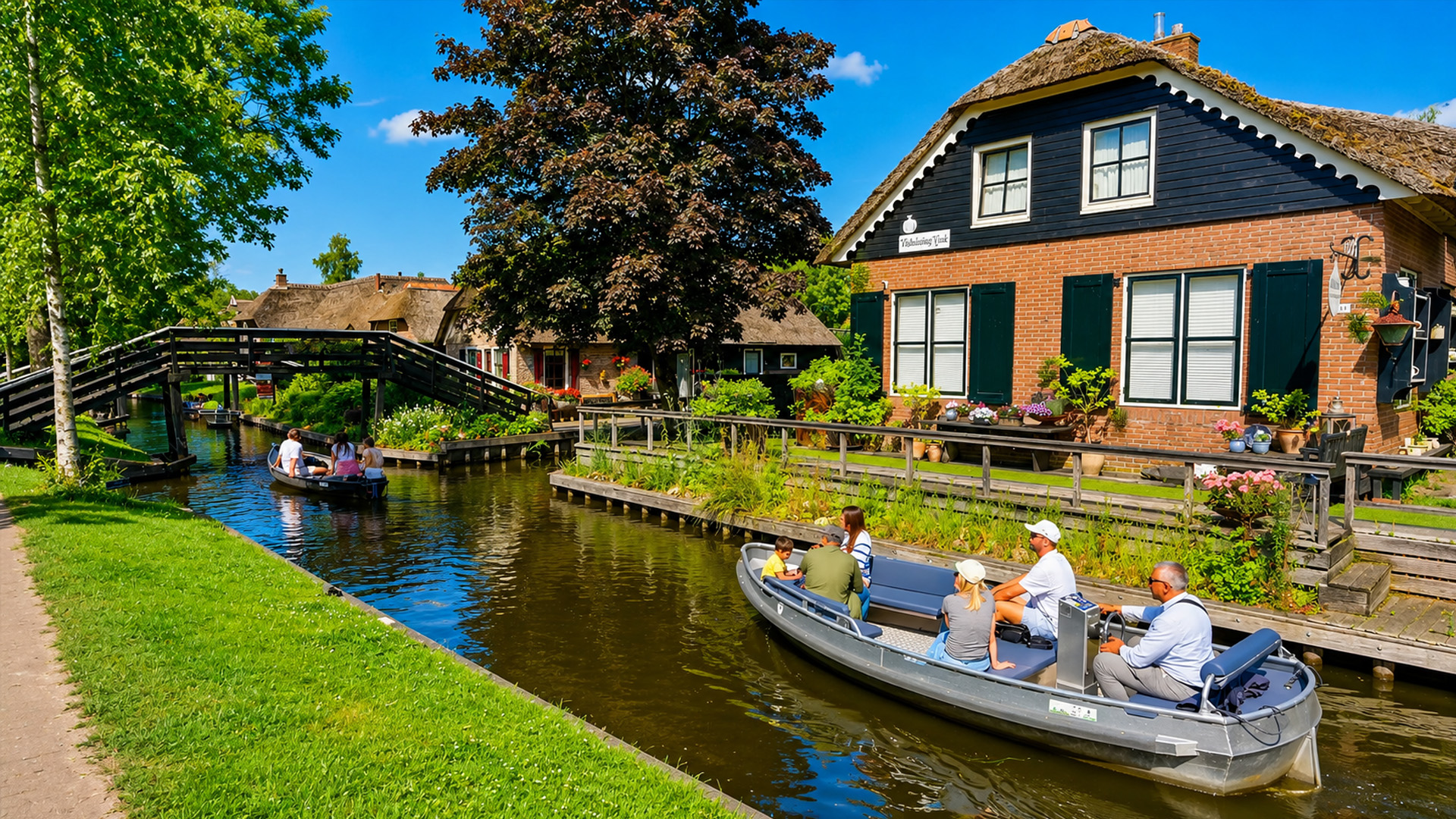 Discover Giethoorn village in the Dutch countryside (4K)