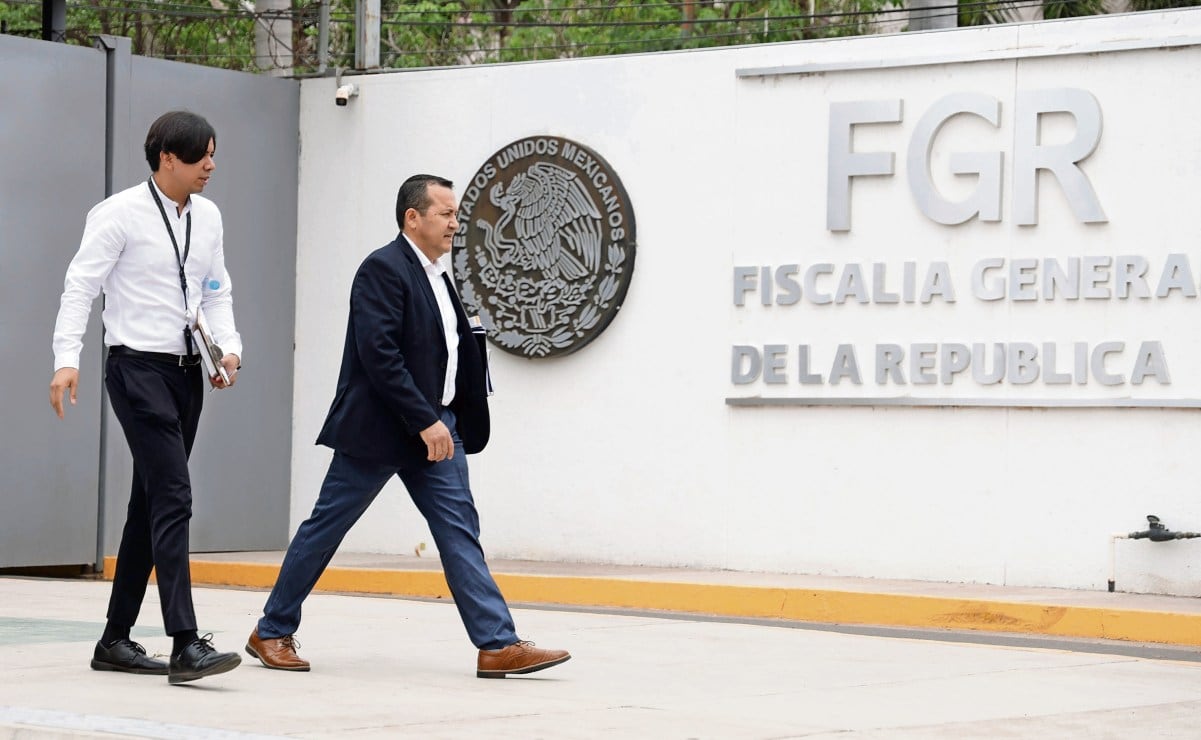 Desfilan políticos ante la FGR por caso Rocha Moya