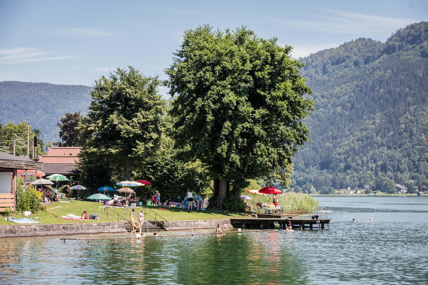 93-jähriger Schwimmer trieb leblos im Wasser