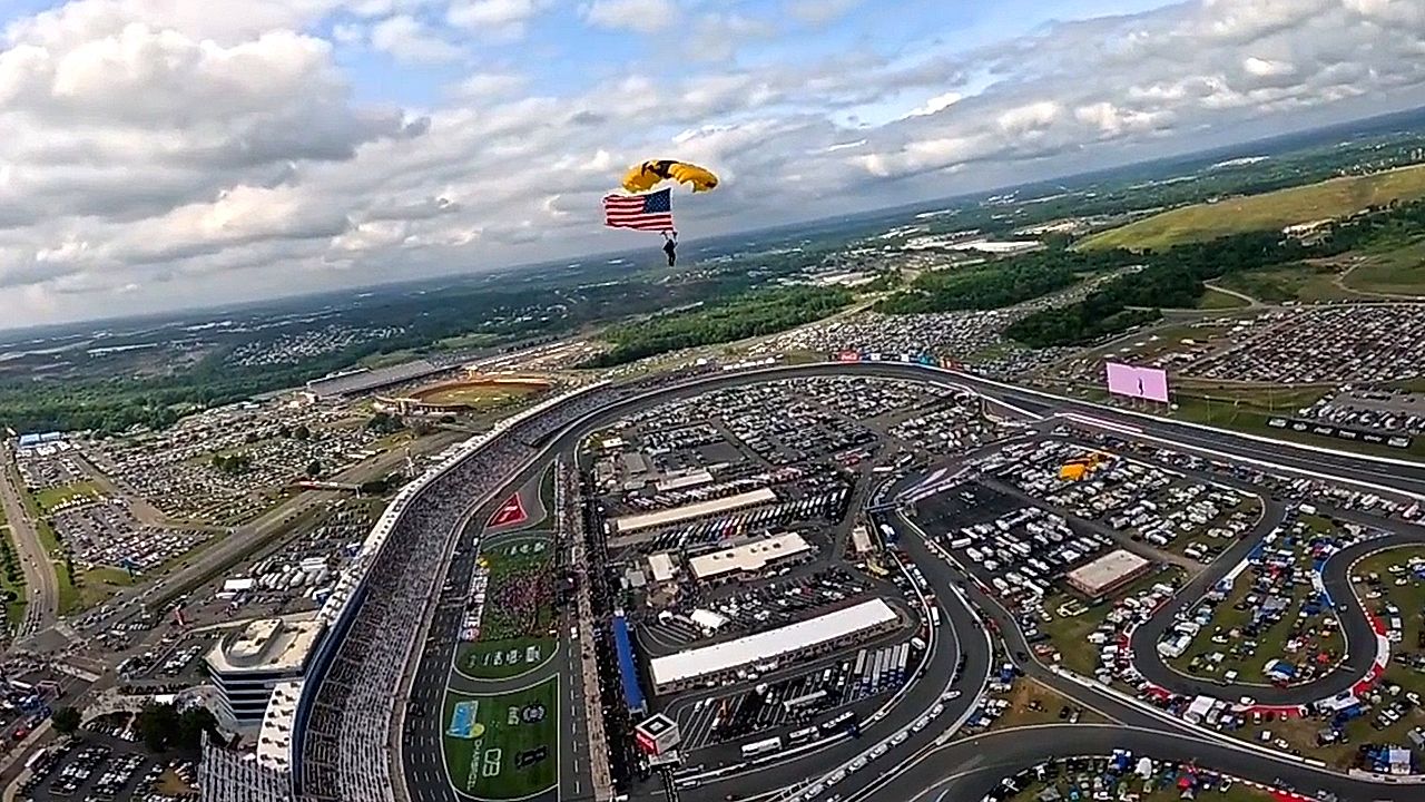 US Army parachute team skydive with American flag for North Carolina ...