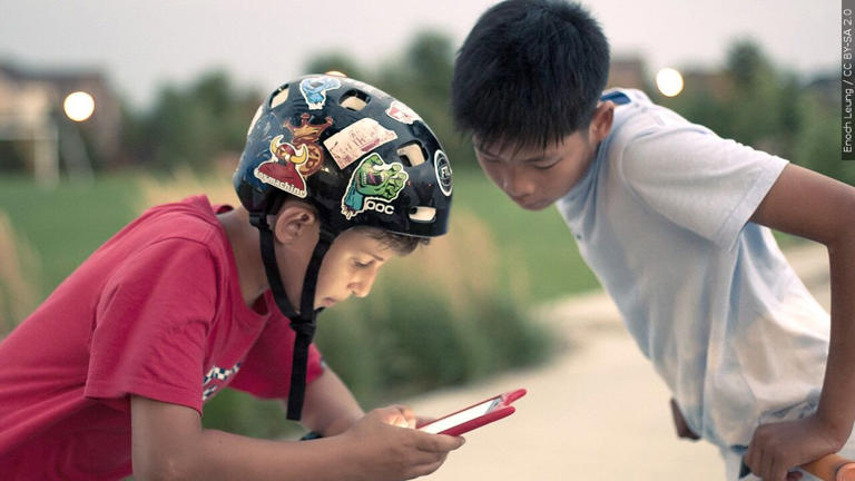 Summer break mental health: Screen time, routine changes can impact ...