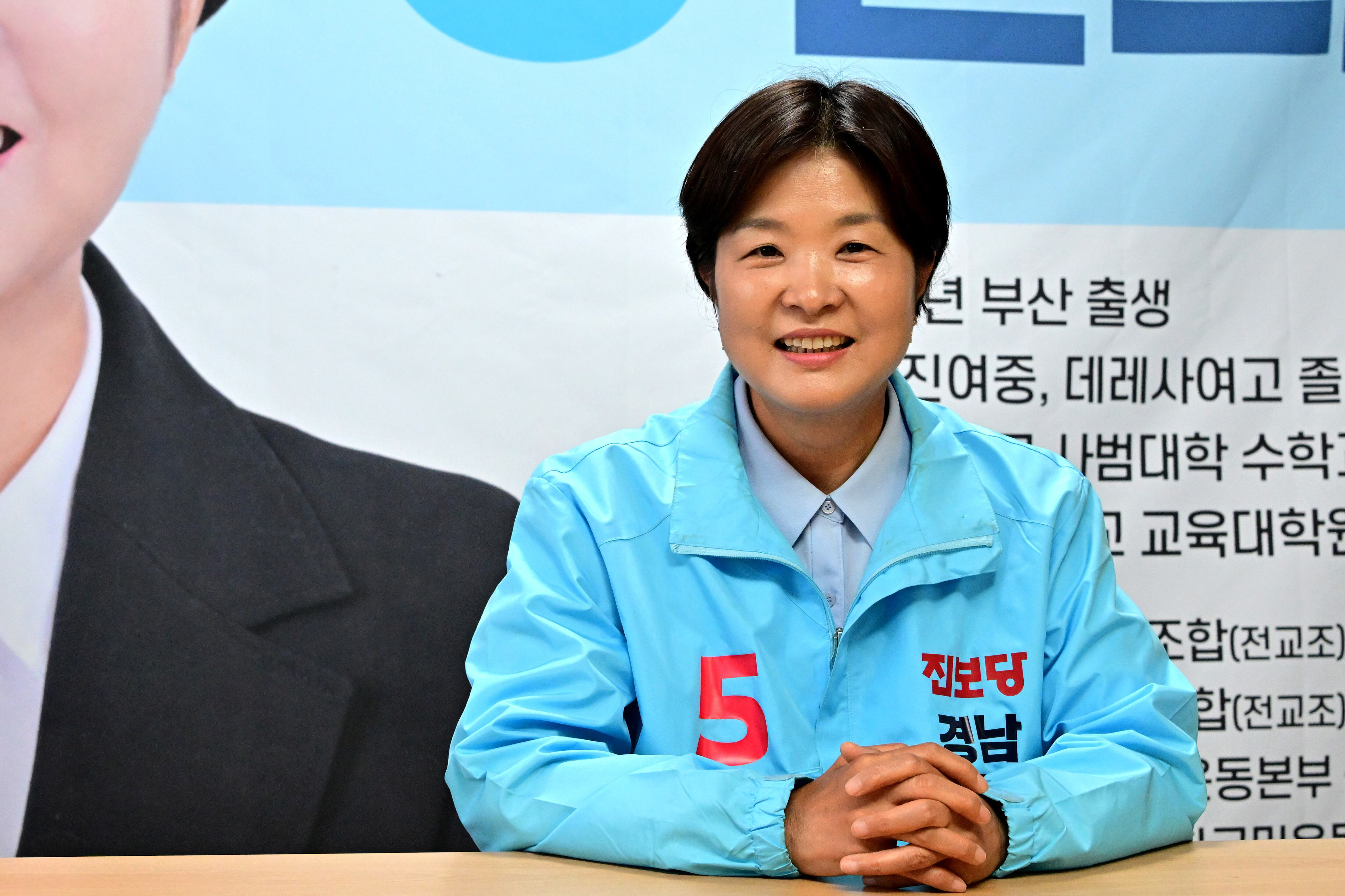 Democratic, progressive parties unify behind Kim Kyoung-soo for ...