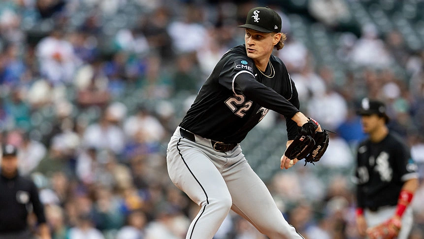 White Sox place Schultz on IL, call up Sandlin