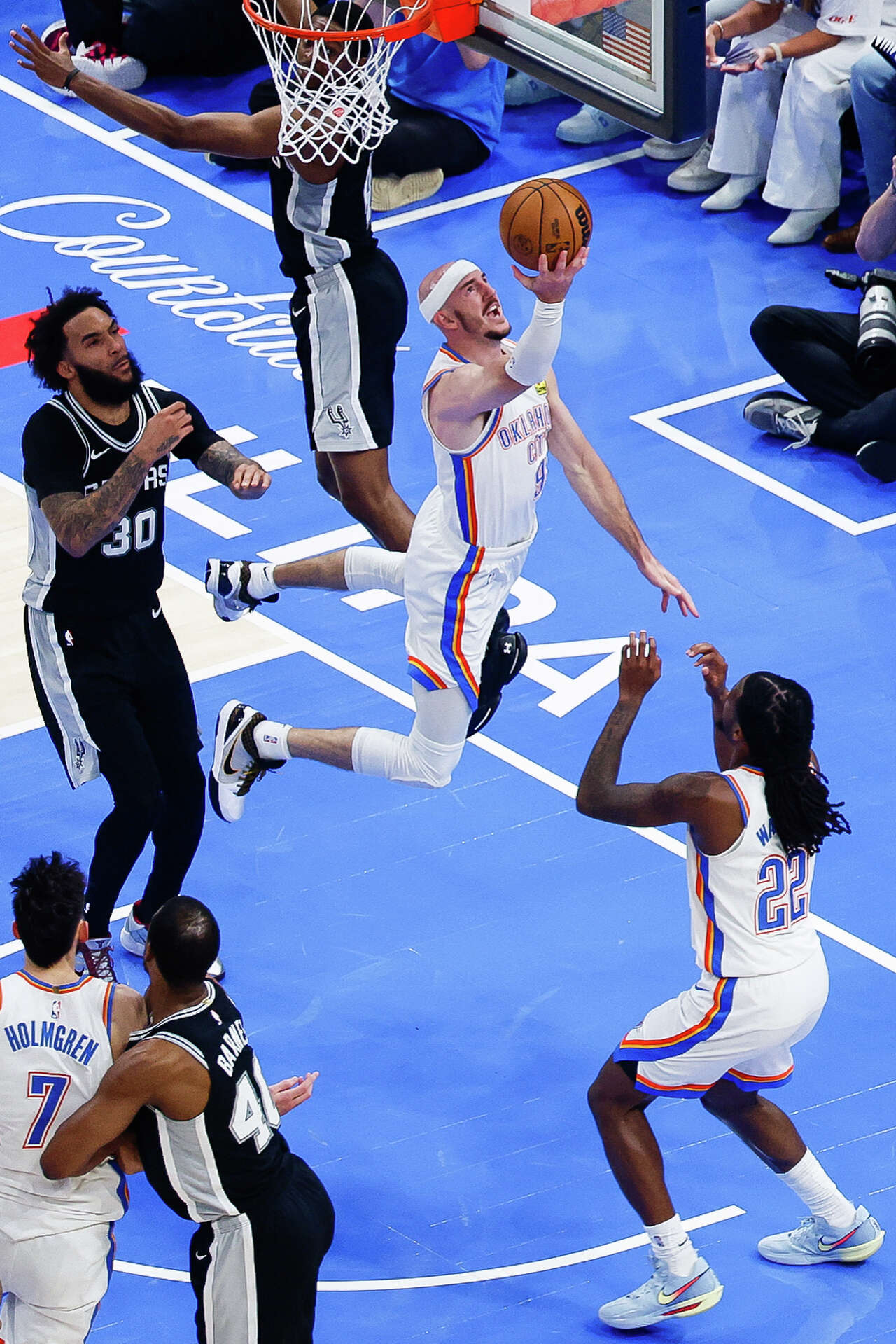Spurs vs. Thunder live updates: Spurs looking for late push in Game 5