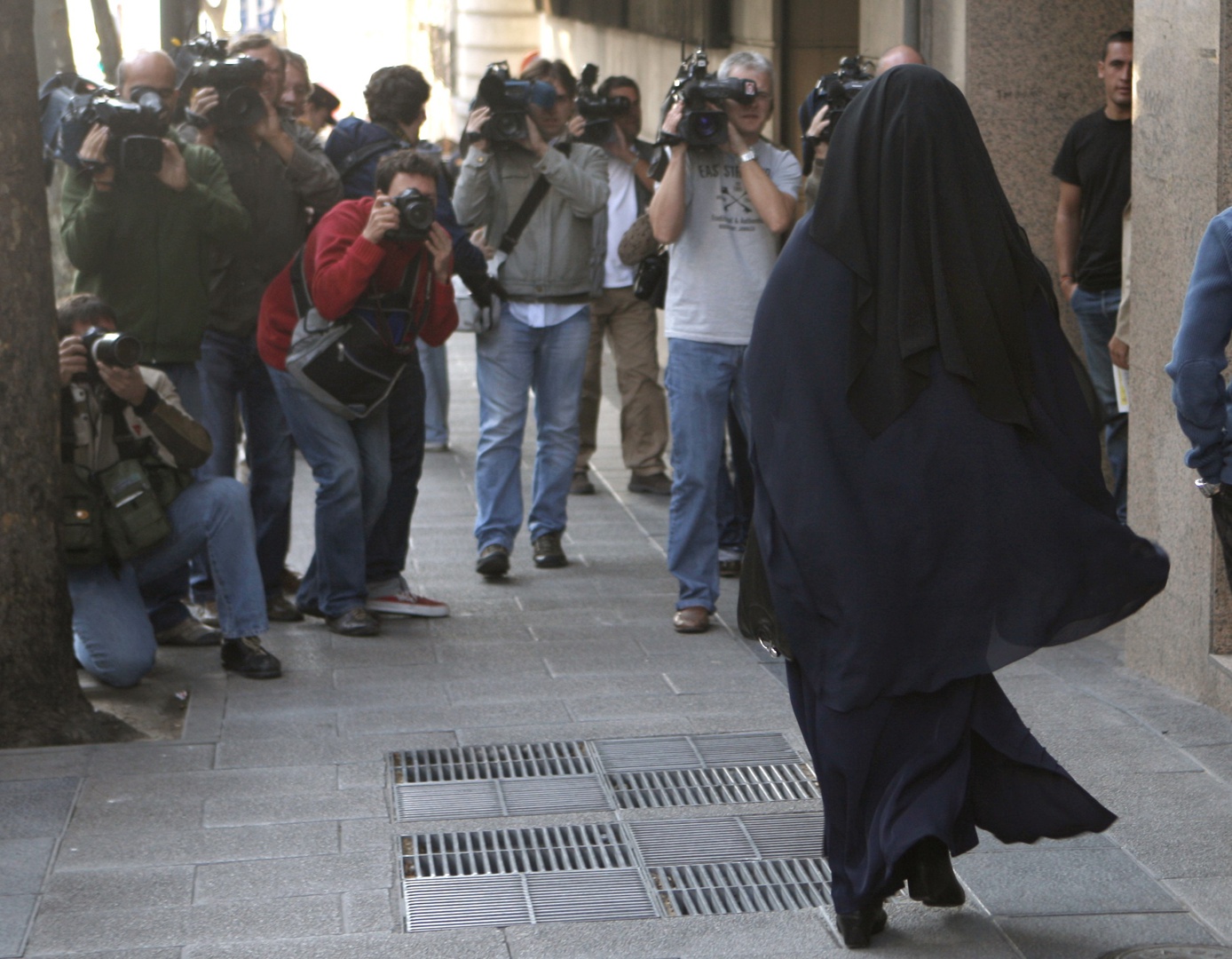 El Senado tramitará la ley de Vox para prohibir el burka y el nicab con ...