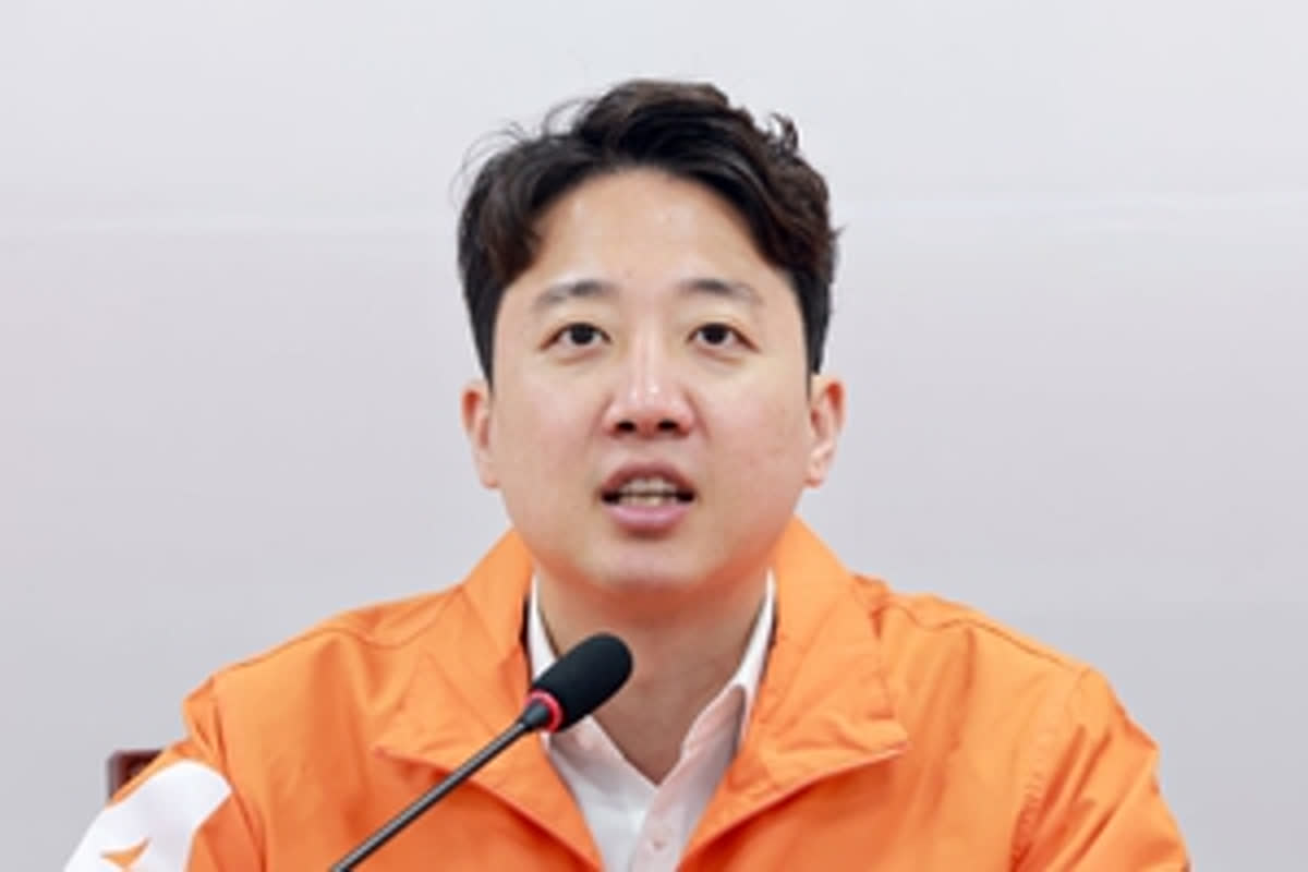 외신기자 사칭한 '이준석 마크맨'에 경찰 무혐의 종결