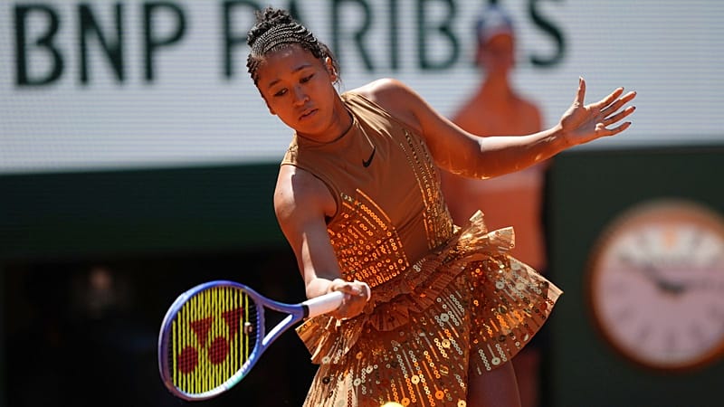Moda na Roland Garros: złota sukienka Osaki pokazuje, że tenis musi ...