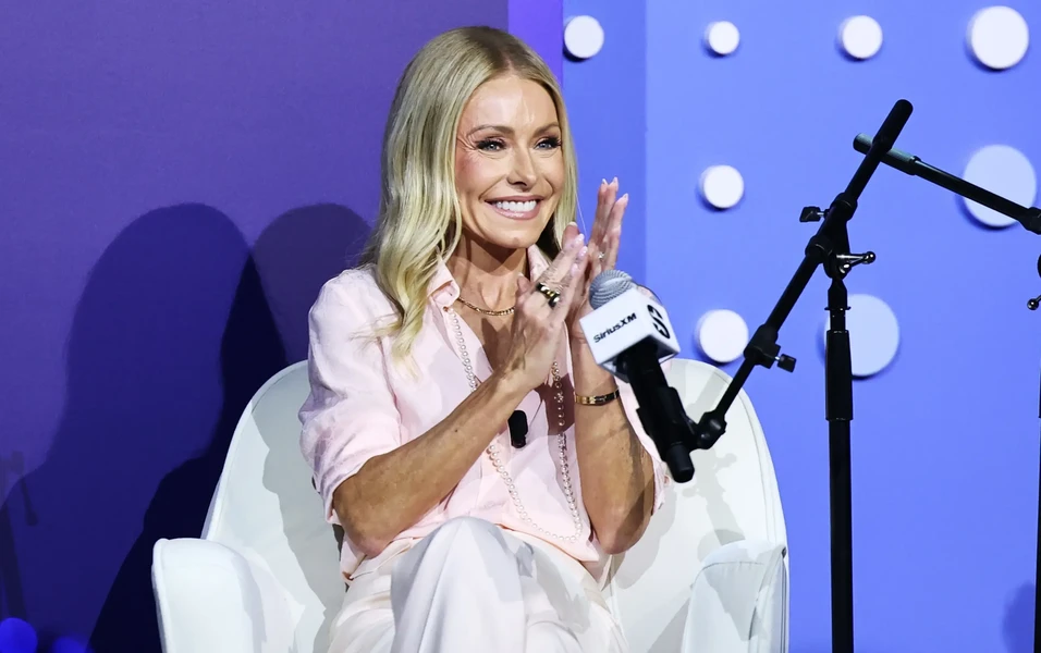 Kelly Ripa recounts 20-minute ordeal after locking dog in car