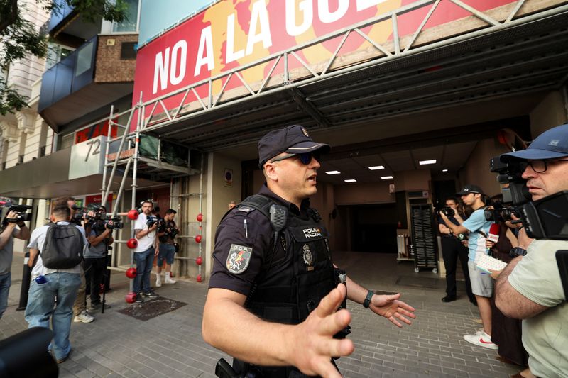 Spanish police enter Socialist Party's HQ in payments probe