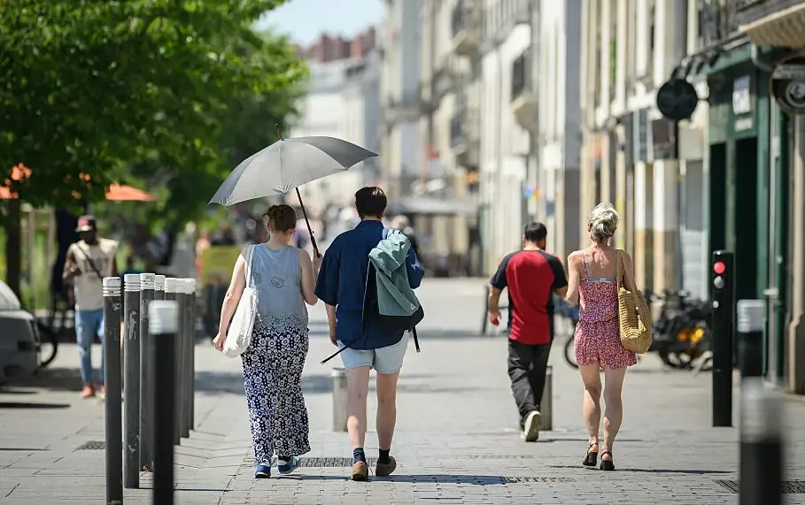 Record May heatwave in Europe claims multiple lives