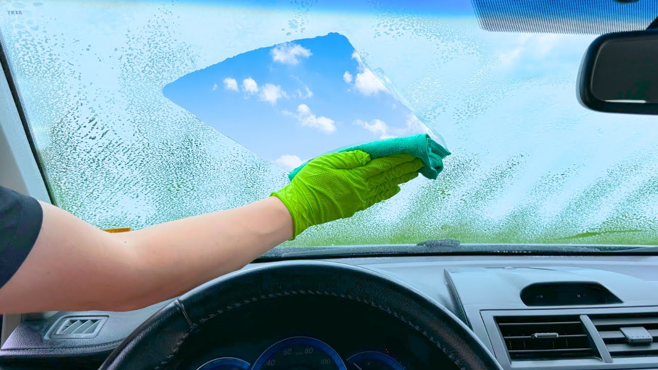 How to clean the inside of your car's windscreen