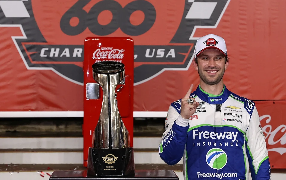 Suarez's Charlotte win shakes up NASCAR playoff race