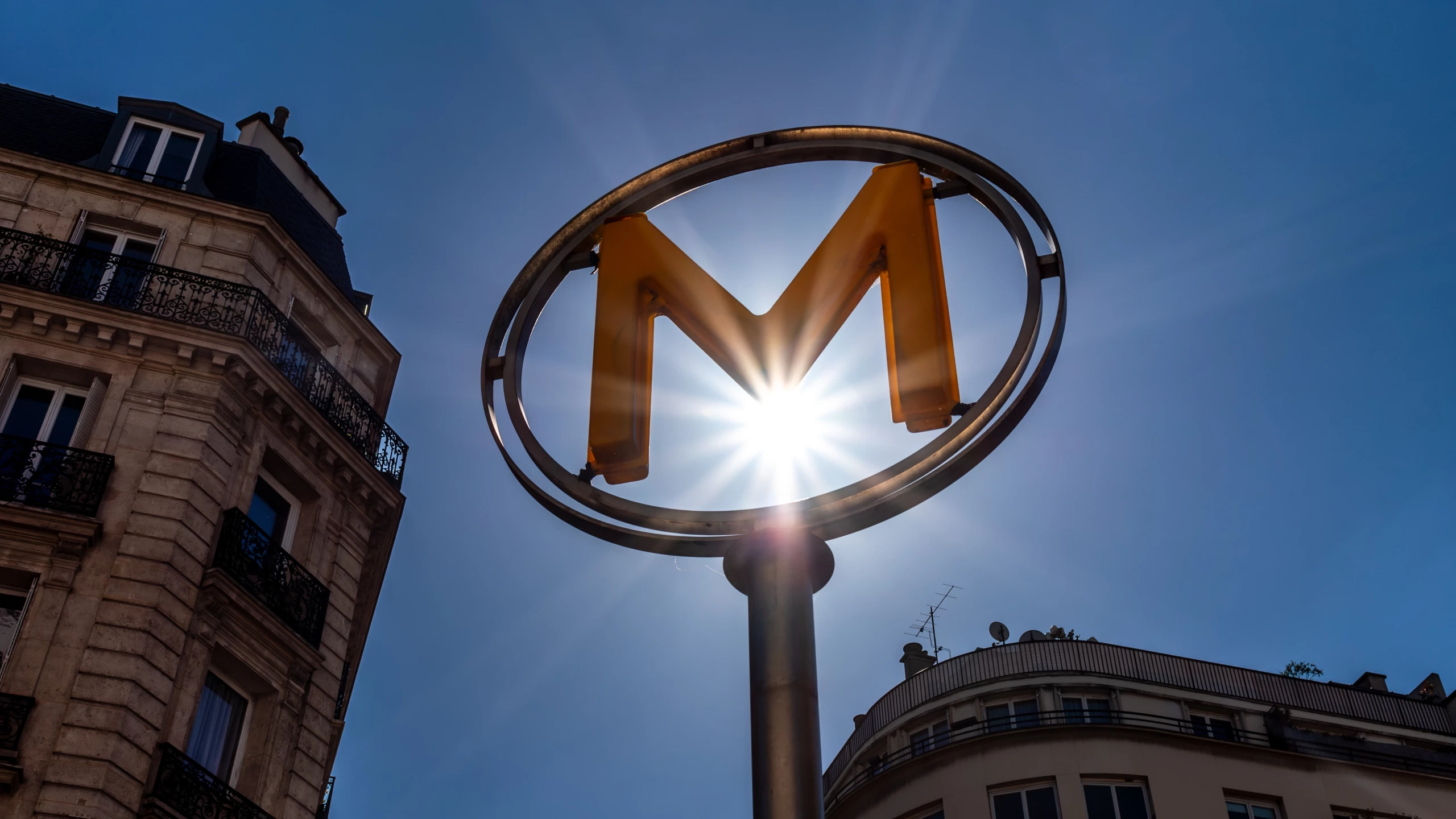Canicule : où trouver gratuitement de l’eau dans les gares et stations ...