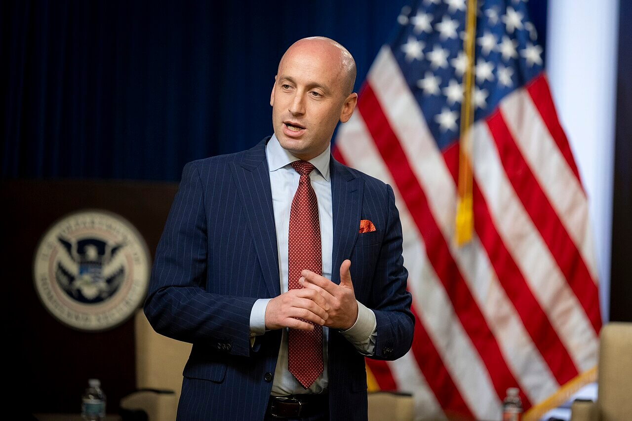 Stephen Miller exposed by leaked 'white boy' texts after Elon Musk ...