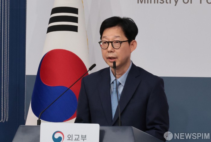 브리핑하는 박윤주 외교부 1차관