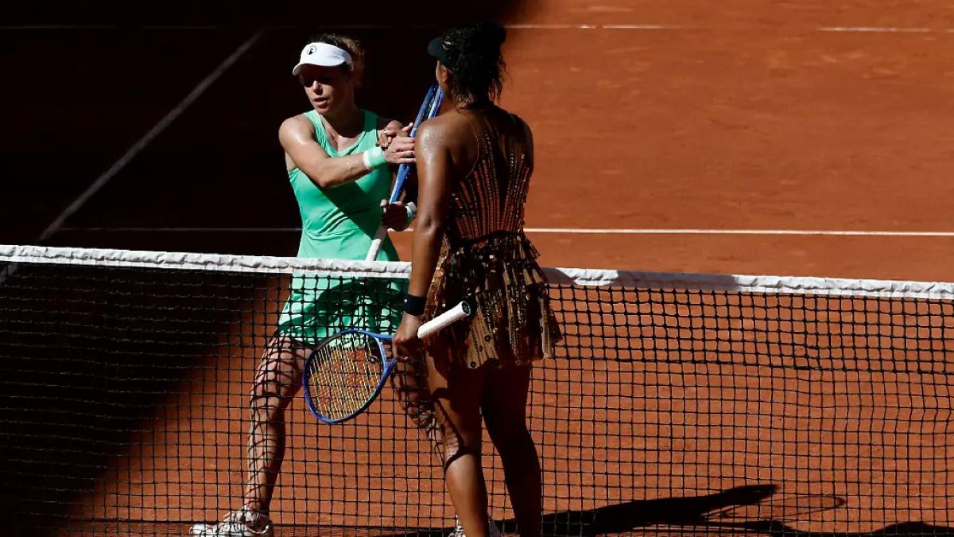 Laura Siegemund issues blunt comment on Naomi Osaka's golden dress at ...
