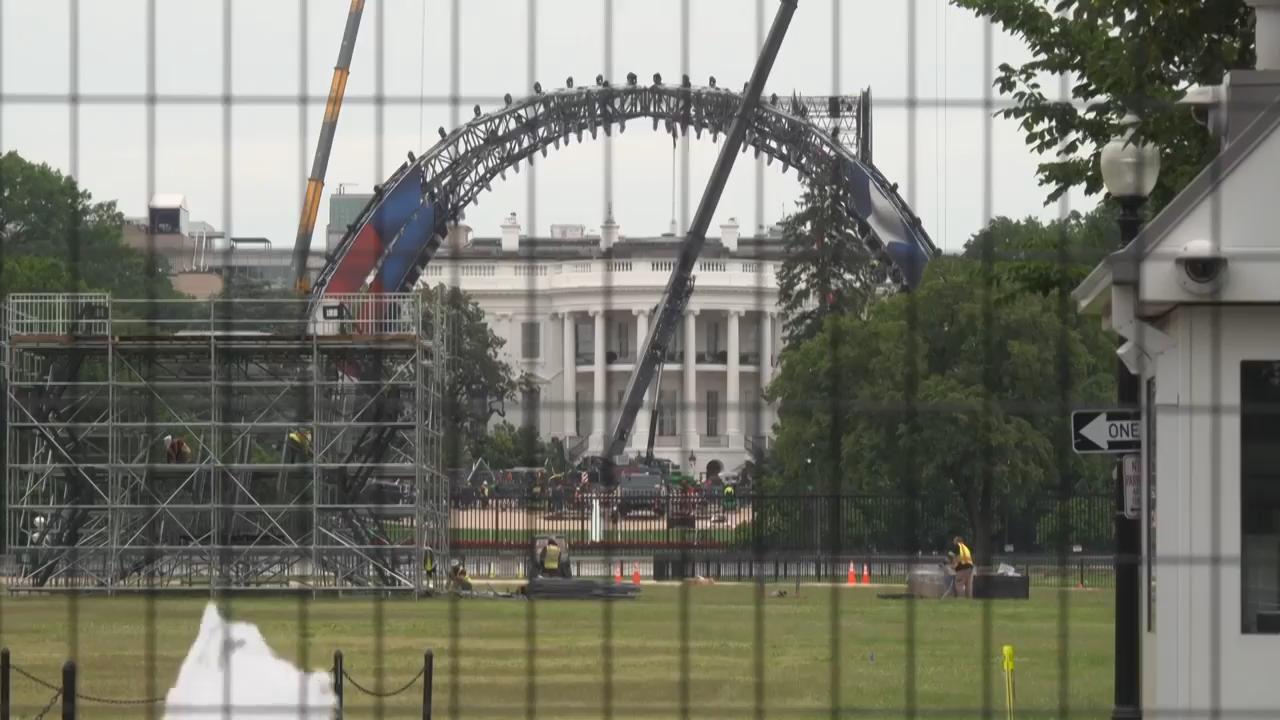 Cage-match fighting coming to the White House