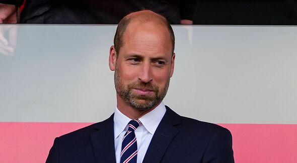 Prince William makes secret visit to home of England's football team ...