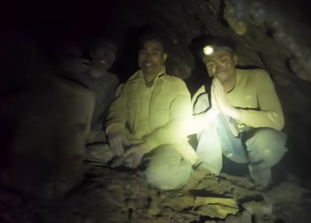 Cinco pessoas presas há uma semana em gruta no Laos encontradas com vida
