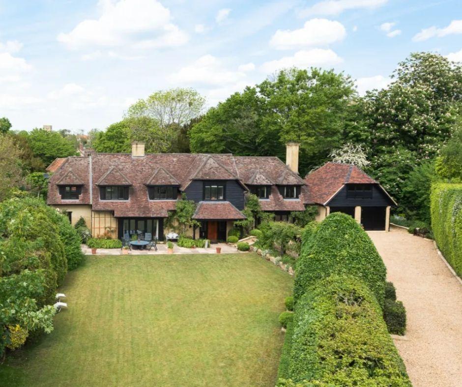 In pictures: £1.6m huge country home with beautiful surrounding gardens ...