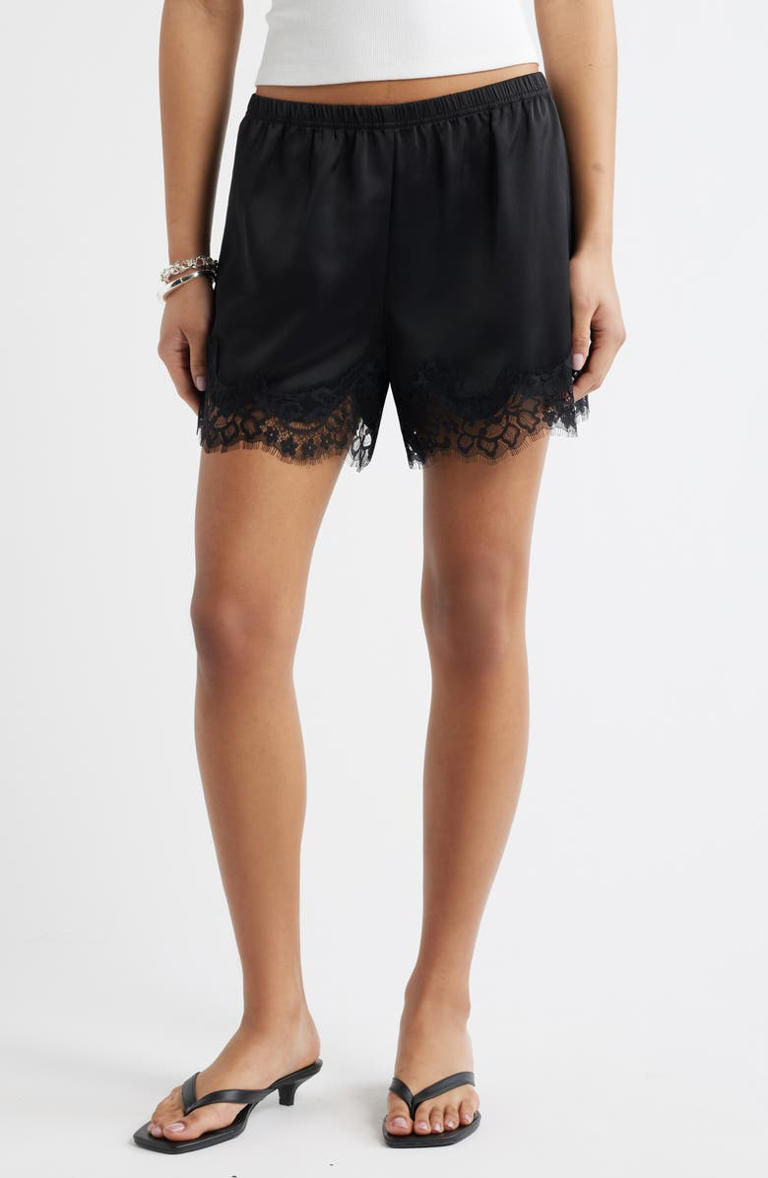 This is the specific 7-piece summer 2026 wardrobe I tell everyone to wear