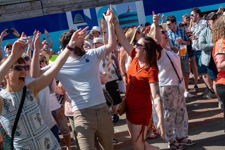 In pictures: Toploader perform at Eastbourne Bandstand