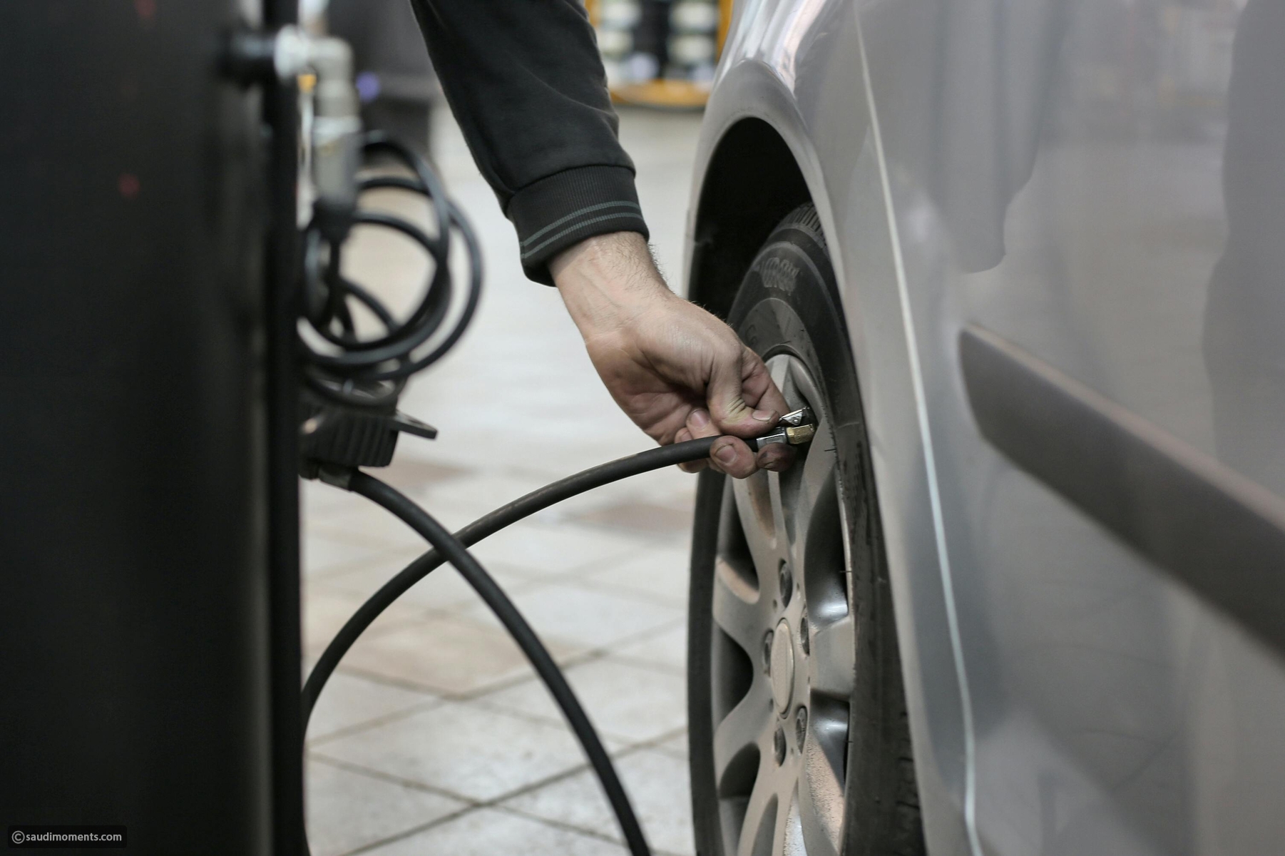 12 essential road trip gadgets drivers always forget to pack