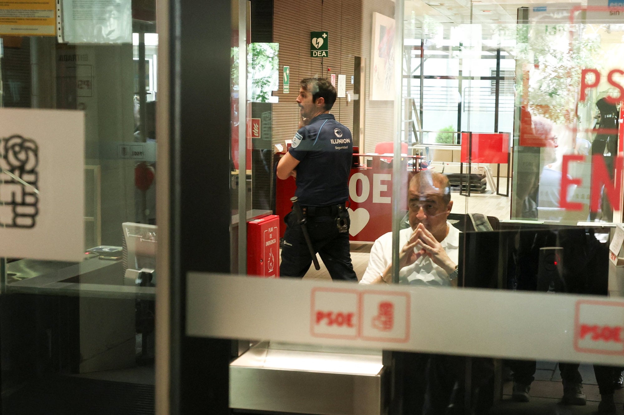Spanish police search headquarters of PM Sanchez’s ruling party