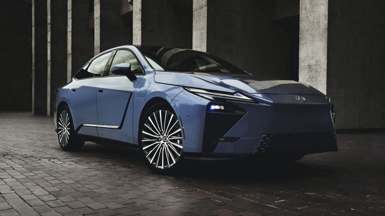 2026 Lexus ES 350e and ES 500e first drive review: A confident step ...